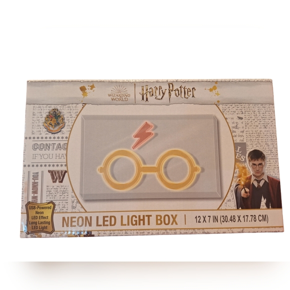 Warner Bros. | Wall Decor | Wizarding World Of Harry Potter Led Light ...
